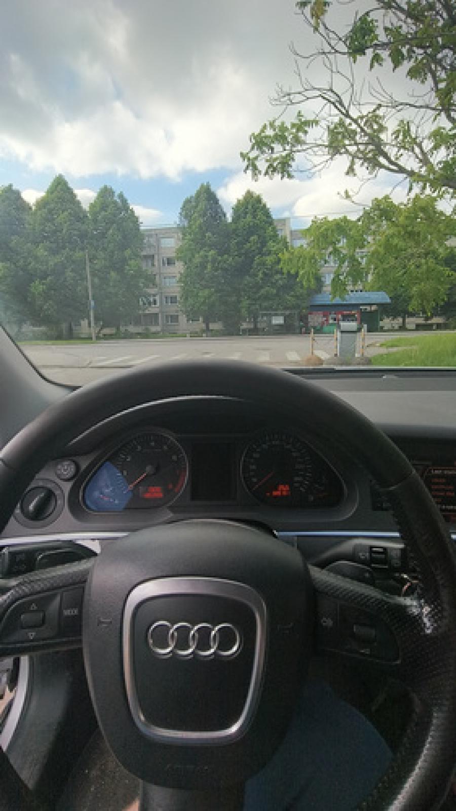 Pelēks Audi A6 2005 Tallina, ar dzinēja tilpumu 0.00 L un nobraukumu 318 tūkst. km par 2500 €, foto 7 vietnē AUTOMOTO.COM.LV