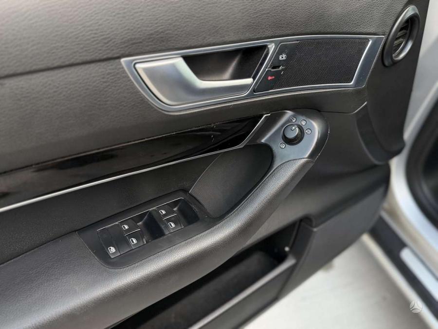 Pelēks Audi A6 2005 Viļņa, ar dzinēja tilpumu 3.00 L un nobraukumu 345 tūkst. km par 3400 €, foto 22 vietnē AUTOMOTO.COM.LV