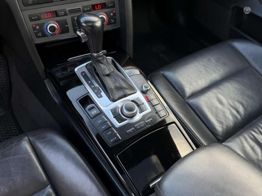 Pelēks Audi A6 2005 Viļņa, ar dzinēja tilpumu 3.00 L un nobraukumu 345 tūkst. km par 3400 €, foto 24 vietnē AUTOMOTO.COM.LV