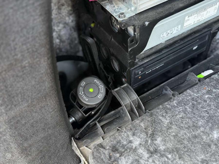 Pelēks Audi A6 2005 Viļņa, ar dzinēja tilpumu 3.00 L un nobraukumu 345 tūkst. km par 3400 €, foto 33 vietnē AUTOMOTO.COM.LV