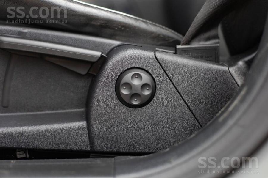 Pelēks Audi A6 2006 Rīga, ar dzinēja tilpumu 3.00 L un nobraukumu 300 tūkst. km par 4790 €, foto 13 vietnē AUTOMOTO.COM.LV