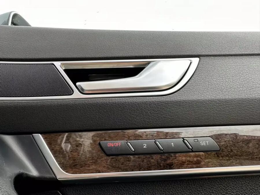 Grey Audi A6 2006 in Riga, with an engine capacity of 3.00 L and mileage of 314 thousand km for 5390 €, photo 17 on AUTOMOTO.COM.LV