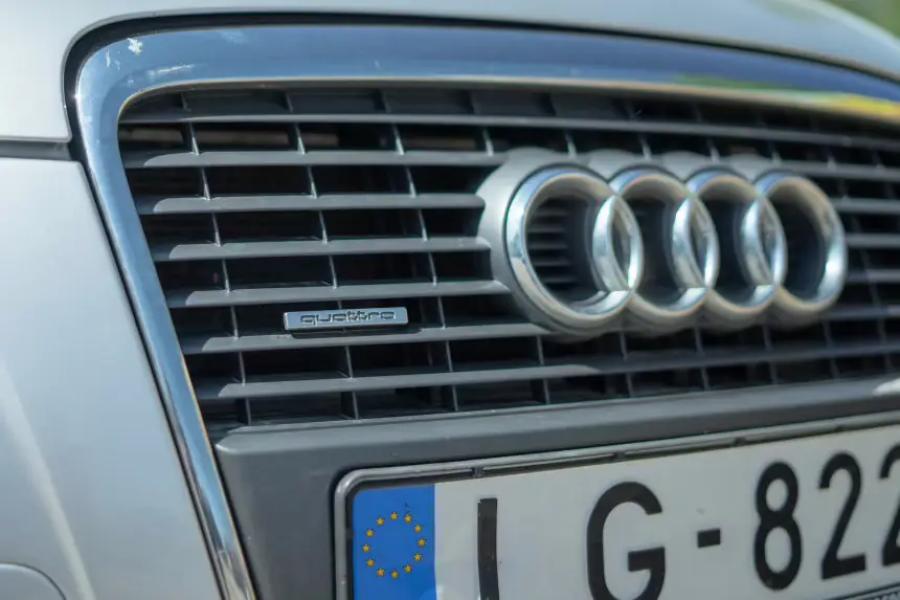 Pelēks Audi A6 2006 Liepāja, ar dzinēja tilpumu 3.00 L un nobraukumu 240 tūkst. km par 4350 €, foto 8 vietnē AUTOMOTO.COM.LV