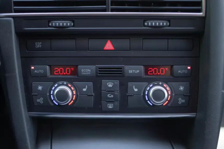 Pelēks Audi A6 2006 Liepāja, ar dzinēja tilpumu 3.00 L un nobraukumu 240 tūkst. km par 4350 €, foto 18 vietnē AUTOMOTO.COM.LV