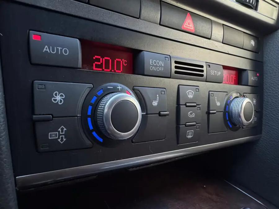 Grey Audi A6 2007 in Riga, with an engine capacity of 3.00 L and mileage of 332 thousand km for 3690 €, photo 18 on AUTOMOTO.COM.LV