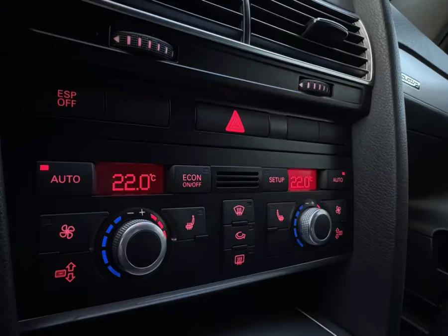 Pelēks Audi A6 2007 Rīga, ar dzinēja tilpumu 3.00 L un nobraukumu 326 tūkst. km par 5490 €, foto 28 vietnē AUTOMOTO.COM.LV