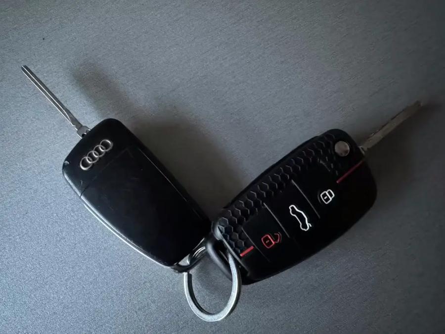 Pelēks Audi A6 2007 Rīga, ar dzinēja tilpumu 3.00 L un nobraukumu 326 tūkst. km par 5490 €, foto 36 vietnē AUTOMOTO.COM.LV
