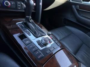 Grey Audi A6 2007 in Riga, with an engine capacity of 3.00 L and mileage of 379 thousand km for 3690 €, photo 22 on AUTOMOTO.COM.LV