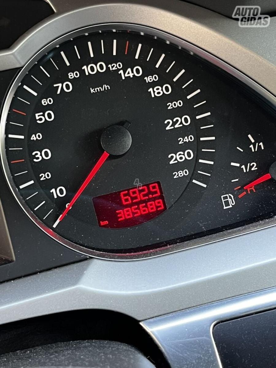 Grey Audi A6 2007 in Vilnius, with an engine capacity of 3.00 L and mileage of 386 thousand km for 2500 €, photo 8 on AUTOMOTO.COM.LV