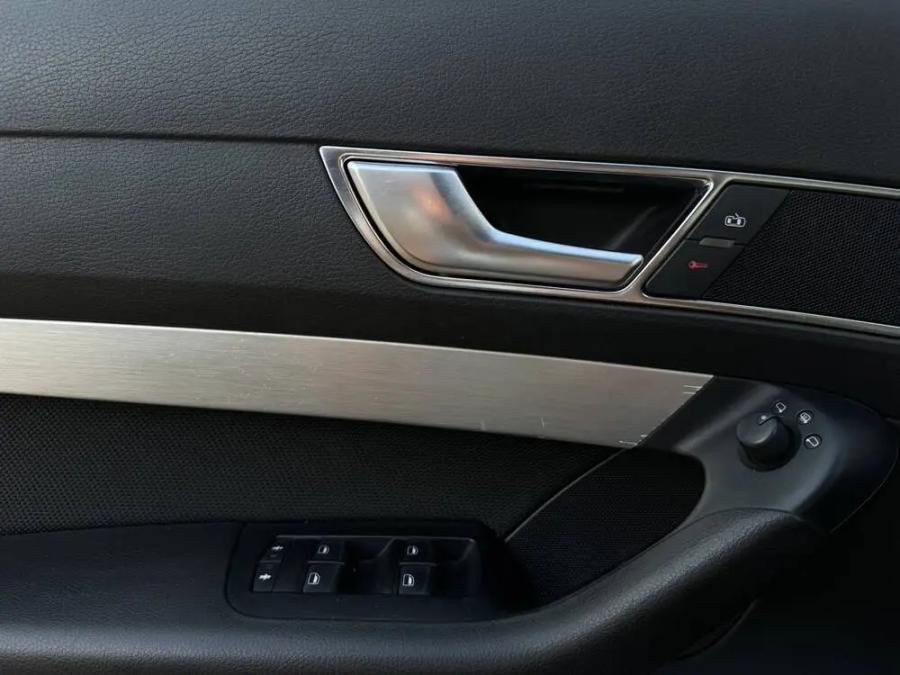 Pelēks Audi A6 2007 Rīga, ar dzinēja tilpumu 3.00 L un nobraukumu 341 tūkst. km par 3690 €, foto 26 vietnē AUTOMOTO.COM.LV