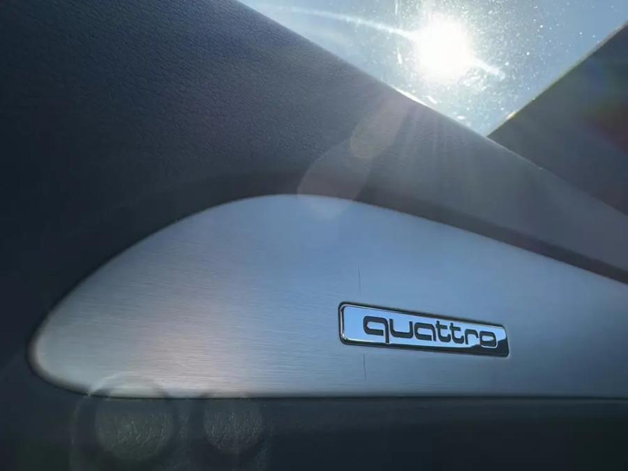 Grey Audi A6 2008 in Riga, with an engine capacity of 3.00 L and mileage of 266 thousand km for 4490 €, photo 12 on AUTOMOTO.COM.LV