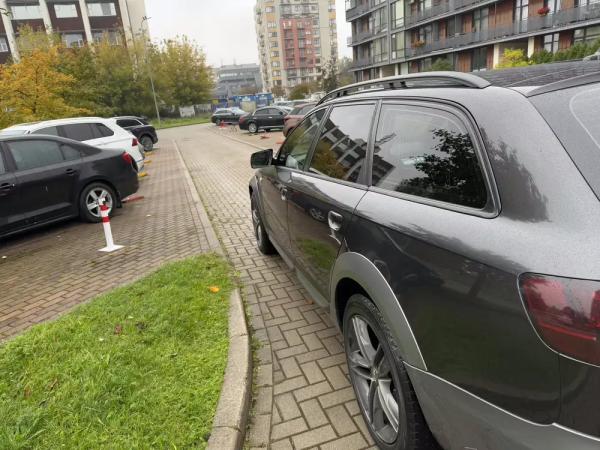 Grey Audi A6 2008 in Riga, with an engine capacity of 3.00 L and mileage of 372 thousand km for 4290 €, photo 5 on AUTOMOTO.COM.LV