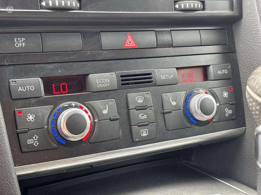 Grey Audi A6 2008 in Vilnius, with an engine capacity of 2.97 L and mileage of 400 thousand km for 2500 €, photo 13 on AUTOMOTO.COM.LV
