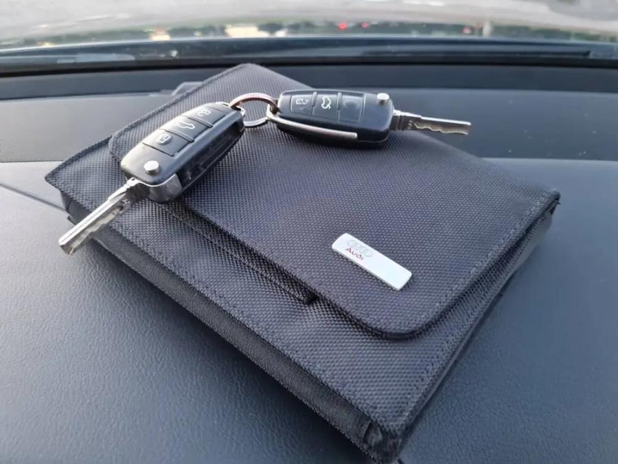 Grey Audi A6 2009 in Ogre, with an engine capacity of 2.00 L and mileage of 271 thousand km for 6550 €, photo 30 on AUTOMOTO.COM.LV