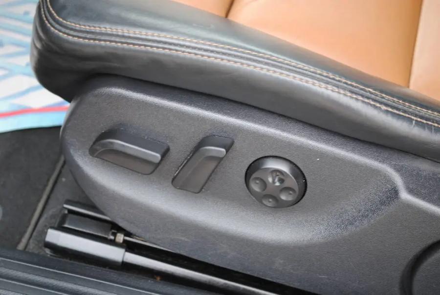 Pelēks Audi A6 2010 Rīga, ar dzinēja tilpumu 2.00 L un nobraukumu 287 tūkst. km par 6990 €, foto 19 vietnē AUTOMOTO.COM.LV