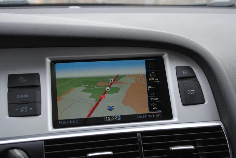 Pelēks Audi A6 2010 Rīga, ar dzinēja tilpumu 2.00 L un nobraukumu 287 tūkst. km par 6990 €, foto 22 vietnē AUTOMOTO.COM.LV
