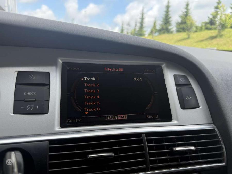 Grey Audi A6 2010 in Vilnius, with an engine capacity of 2.97 L and mileage of 450 thousand km for 4990 €, photo 17 on AUTOMOTO.COM.LV