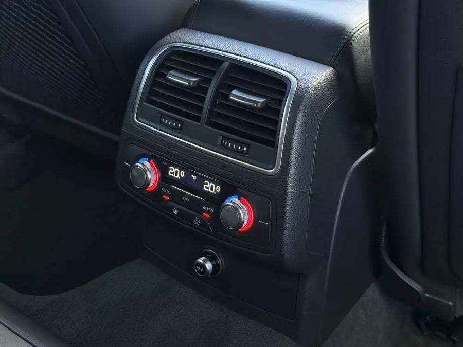 Pelēks Audi A6 2012 Rēzekne, ar dzinēja tilpumu 3.00 L un nobraukumu 269 tūkst. km par 12990 €, foto 28 vietnē AUTOMOTO.COM.LV
