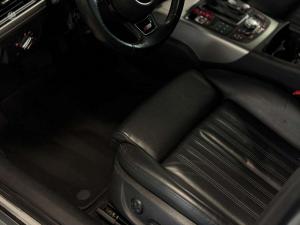 Grey Audi A6 2012 in Klaipeda, with an engine capacity of 3.00 L and mileage of 262 thousand km for 10900 €, photo 12 on AUTOMOTO.COM.LV