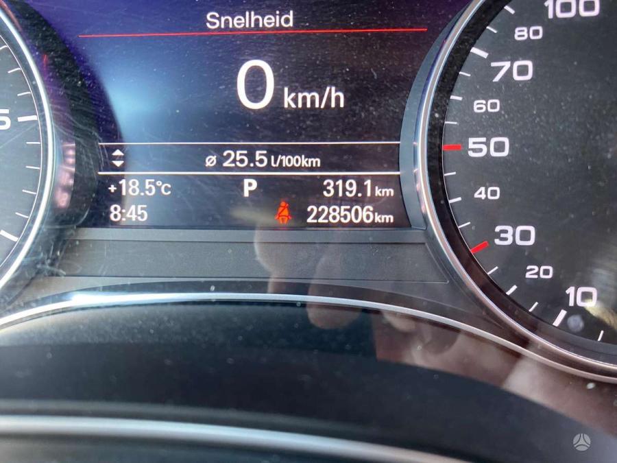 Grey Audi A6 2015 in Raseiniai, with an engine capacity of 1.97 L and mileage of 228 thousand km for 11300 €, photo 11 on AUTOMOTO.COM.LV