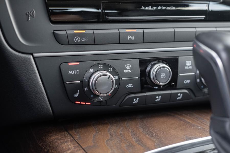 Pelēks Audi A6 2015 Rīga, ar dzinēja tilpumu 3.00 L un nobraukumu 282 tūkst. km par 12990 €, foto 24 vietnē AUTOMOTO.COM.LV