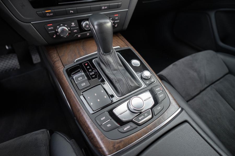 Pelēks Audi A6 2015 Rīga, ar dzinēja tilpumu 3.00 L un nobraukumu 282 tūkst. km par 12990 €, foto 25 vietnē AUTOMOTO.COM.LV