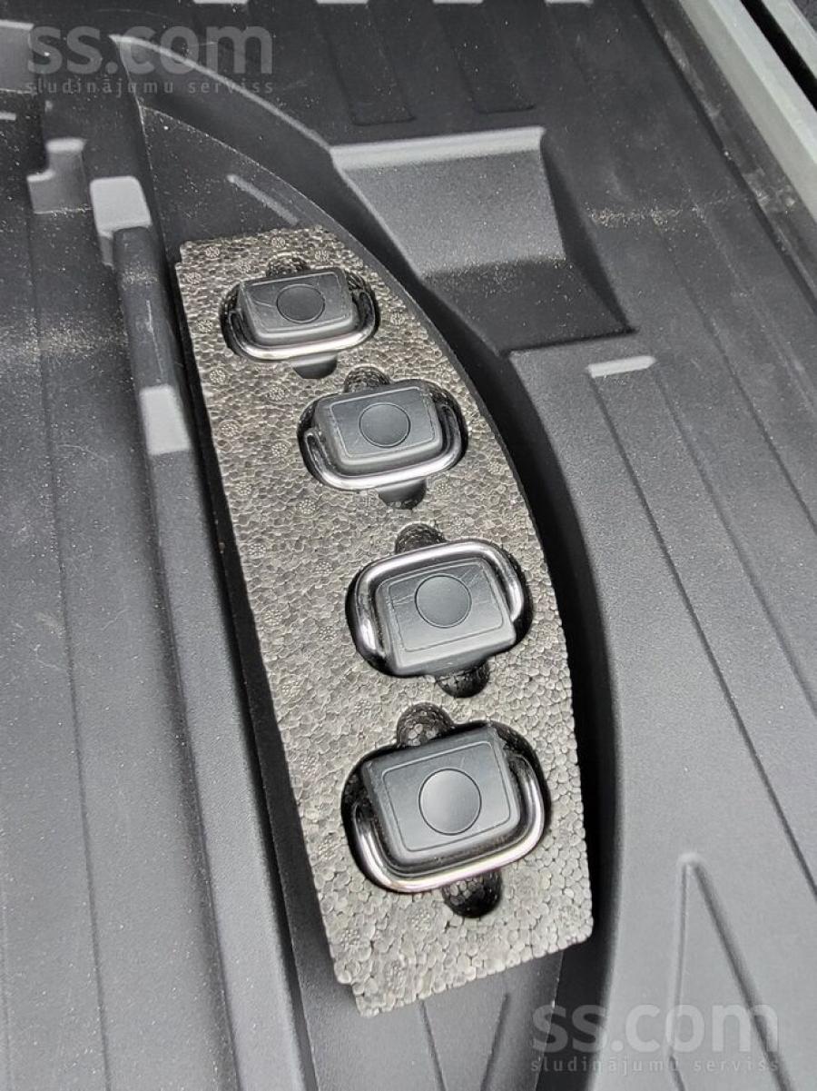 Grey Audi A6 2017 in Riga, with an engine capacity of 2.00 L and mileage of 223 thousand km for 20500 €, photo 18 on AUTOMOTO.COM.LV