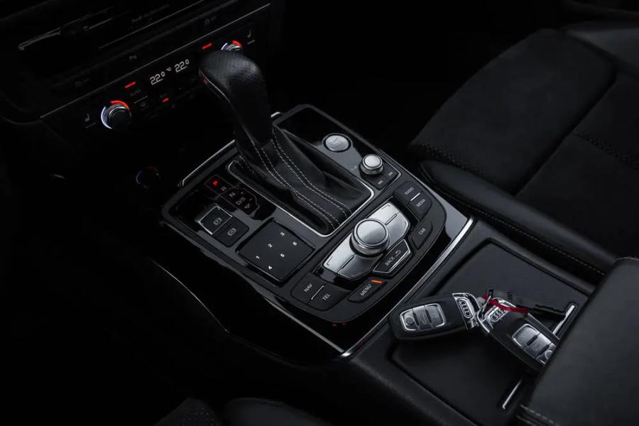 Grey Audi A6 2017 in Jelgava, with an engine capacity of 3.00 L and mileage of 287 thousand km for 15500 €, photo 13 on AUTOMOTO.COM.LV