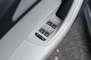 Grey Audi A6 2018 in Riga, with an engine capacity of 2.00 L and mileage of 112 thousand km for 15950 €, photo 10 on AUTOMOTO.COM.LV