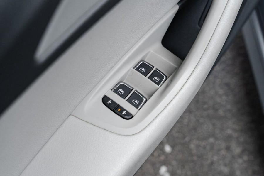Grey Audi A6 2018 in Riga, with an engine capacity of 2.00 L and mileage of 112 thousand km for 15950 €, photo 10 on AUTOMOTO.COM.LV