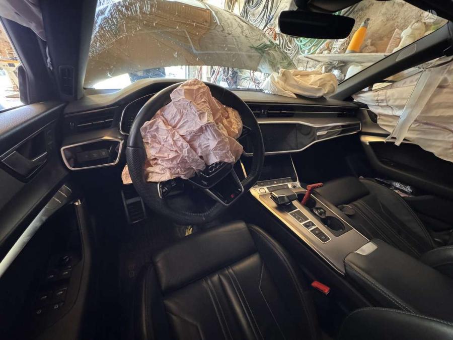Grey Audi A6 2019 in Vilnius, with an engine capacity of 2.97 L and mileage of 148 thousand km for 15500 €, photo 9 on AUTOMOTO.COM.LV