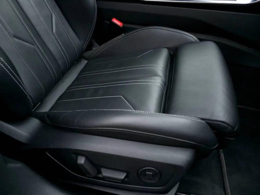 Grey Audi A6 2020 in Riga, with an engine capacity of 2.00 L and mileage of 250 thousand km for 24490 €, photo 21 on AUTOMOTO.COM.LV