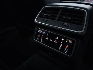 Grey Audi A6 2020 in Riga, with an engine capacity of 2.00 L and mileage of 250 thousand km for 24490 €, photo 26 on AUTOMOTO.COM.LV