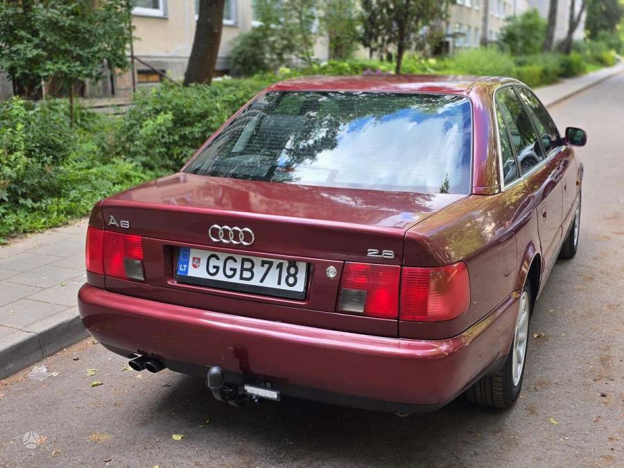 Red Audi A6 1996 in Vilnius, with an engine capacity of 2.80 L and mileage of 370 thousand km for 2200 €, photo 5 on AUTOMOTO.COM.LV