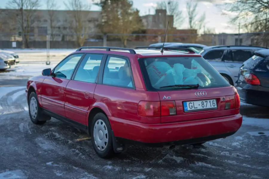 Sarkans Audi A6 1996 Liepāja, ar dzinēja tilpumu 1.80 L un nobraukumu 280 tūkst. km par 1200 €, foto 3 vietnē AUTOMOTO.COM.LV