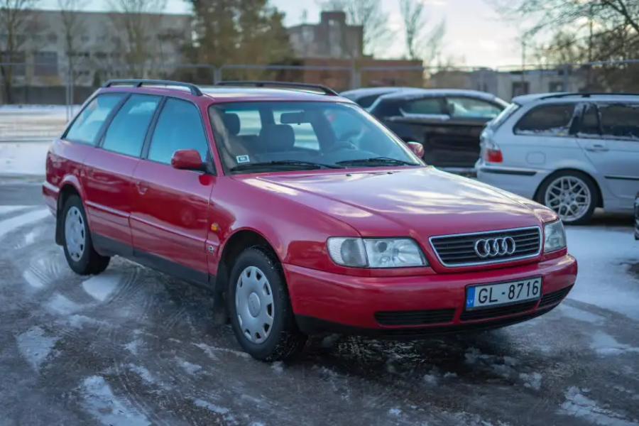 Sarkans Audi A6 1996 Liepāja, ar dzinēja tilpumu 1.80 L un nobraukumu 280 tūkst. km par 1200 €, foto 5 vietnē AUTOMOTO.COM.LV