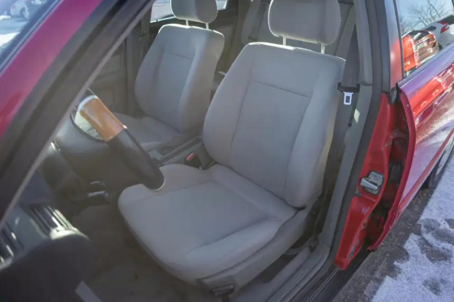 Sarkans Audi A6 1996 Liepāja, ar dzinēja tilpumu 1.80 L un nobraukumu 280 tūkst. km par 1200 €, foto 8 vietnē AUTOMOTO.COM.LV