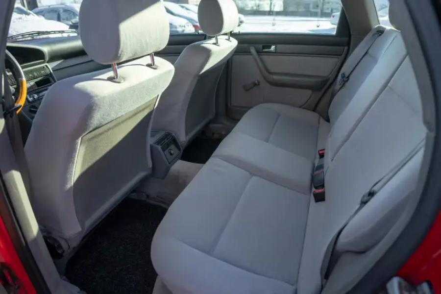 Sarkans Audi A6 1996 Liepāja, ar dzinēja tilpumu 1.80 L un nobraukumu 280 tūkst. km par 1200 €, foto 9 vietnē AUTOMOTO.COM.LV