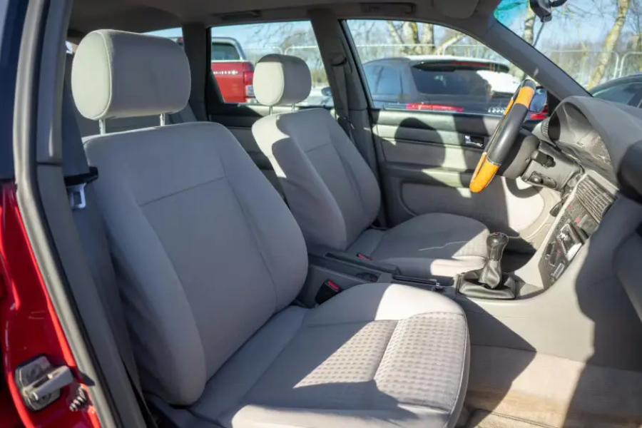 Sarkans Audi A6 1996 Liepāja, ar dzinēja tilpumu 1.80 L un nobraukumu 280 tūkst. km par 1200 €, foto 12 vietnē AUTOMOTO.COM.LV