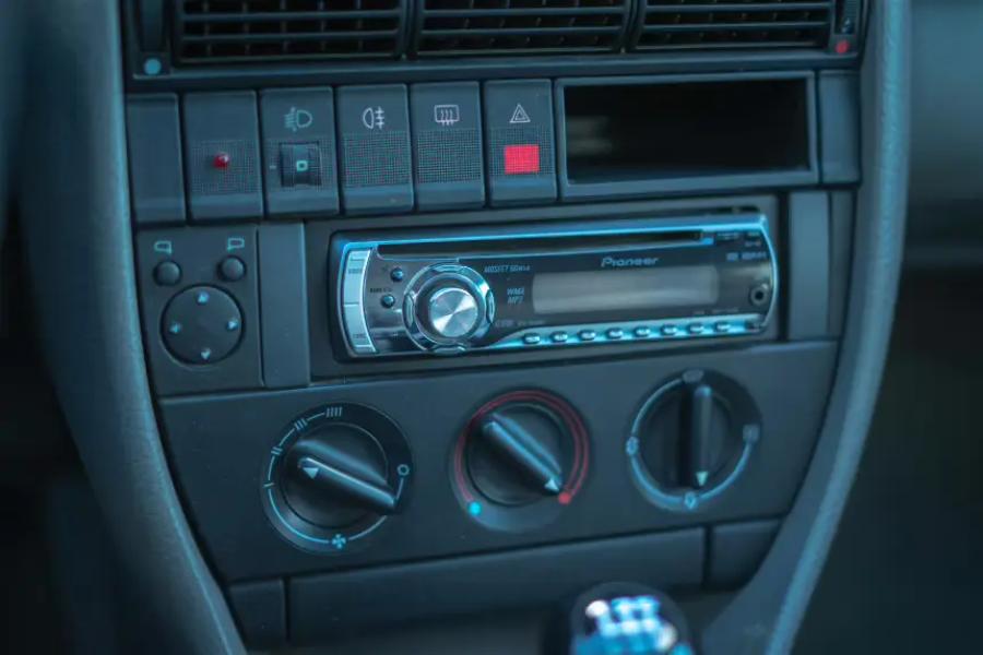 Sarkans Audi A6 1996 Liepāja, ar dzinēja tilpumu 1.80 L un nobraukumu 280 tūkst. km par 1200 €, foto 15 vietnē AUTOMOTO.COM.LV