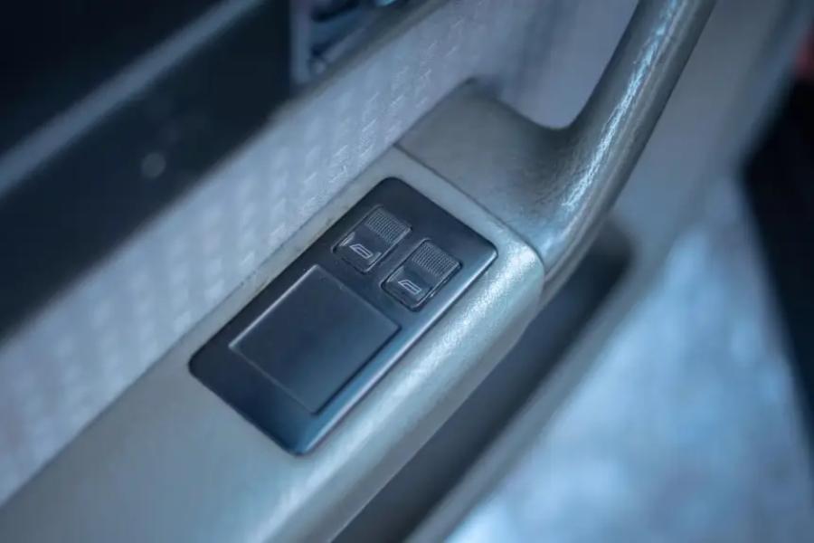 Sarkans Audi A6 1996 Liepāja, ar dzinēja tilpumu 1.80 L un nobraukumu 280 tūkst. km par 1200 €, foto 17 vietnē AUTOMOTO.COM.LV