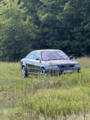 Audi A6 2000 Jurbarkas, ar dzinēja tilpumu 2.50 L un nobraukumu 324 tūkst. km par 800 €, foto  vietnē AUTOMOTO.COM.LV