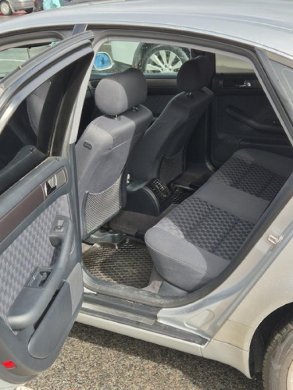 Audi A6 2001 in Tallinn, with an engine capacity of 2.40 L and mileage of 201 thousand km for 2499 €, photo 8 on AUTOMOTO.COM.LV