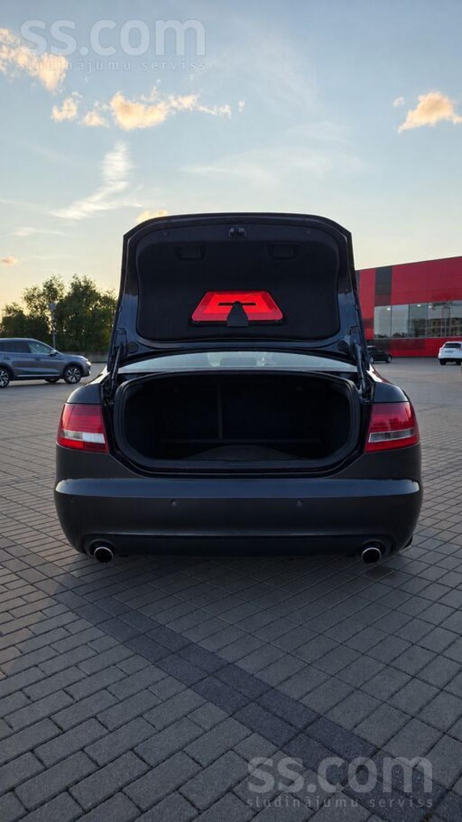 Audi A6 2004 in Riga, with an engine capacity of 3.20 L and mileage of 265 thousand km for 2400 €, photo 5 on AUTOMOTO.COM.LV