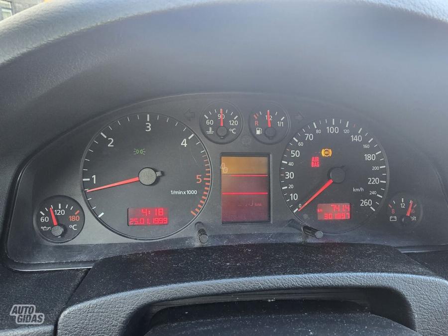 Audi A6 2000 Viļņa, ar dzinēja tilpumu 2.50 L un nobraukumu 302 tūkst. km par 1300 €, foto 15 vietnē AUTOMOTO.COM.LV