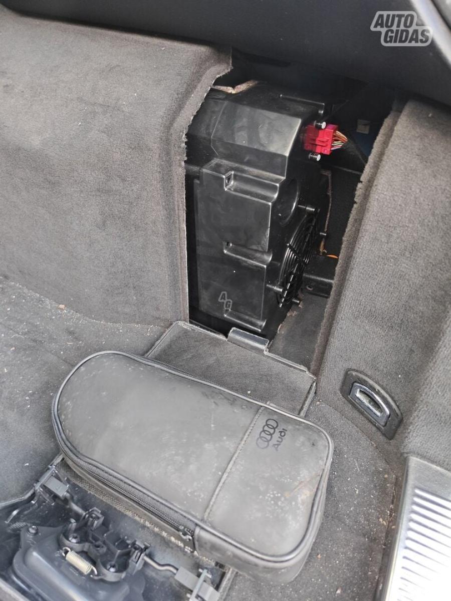 Ауди А6 2002 в Вильнюс, объемом двигателя 1.90 л и пробегом 300 тыс. км за 1800 €, фото 8 на AUTOMOTO.COM.LV