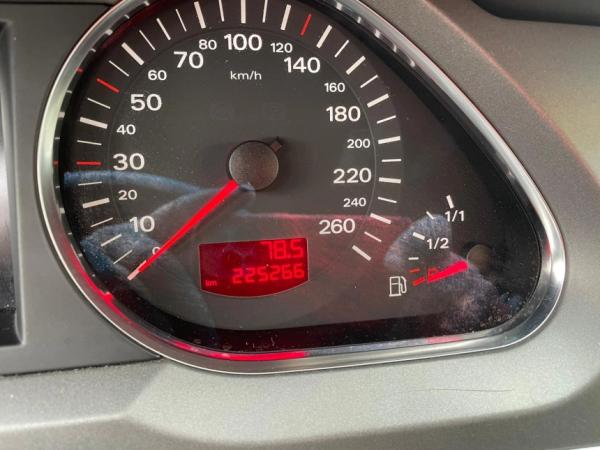 Audi A6 2007 Rīga, ar dzinēja tilpumu 2.70 L un nobraukumu 225 tūkst. km par 5590 €, foto 4 vietnē AUTOMOTO.COM.LV