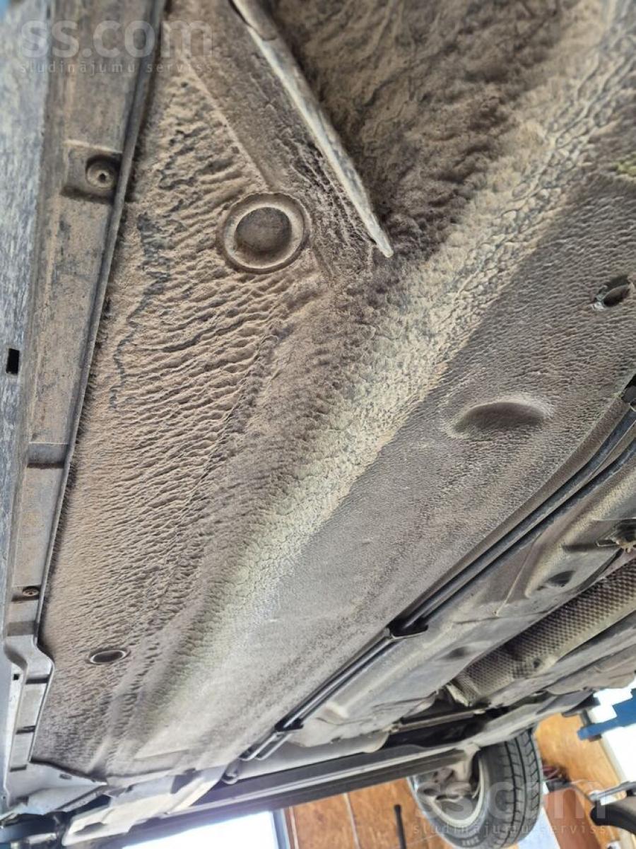 Violets Audi A6 2000 Rīga, ar dzinēja tilpumu 1.90 L un nobraukumu 421 tūkst. km par 1750 €, foto 10 vietnē AUTOMOTO.COM.LV