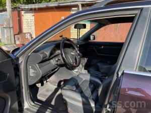 Violet Audi A6 1995 in Daugavpils, with an engine capacity of 2.50 L and mileage of 352 thousand km for 2750 €, photo 6 on AUTOMOTO.COM.LV