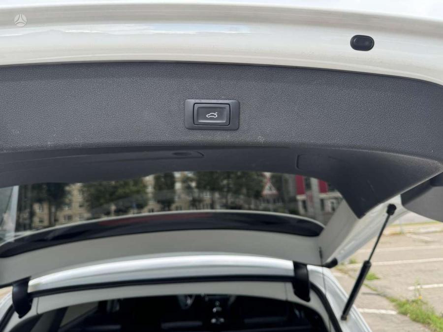 White Audi A6 2013 in Kaunas, with an engine capacity of 0.20 L and mileage of 270 thousand km for 10990 €, photo 9 on AUTOMOTO.COM.LV
